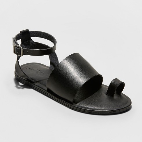 5 Sandals That Won't Get Ruined In The Rain - Betches